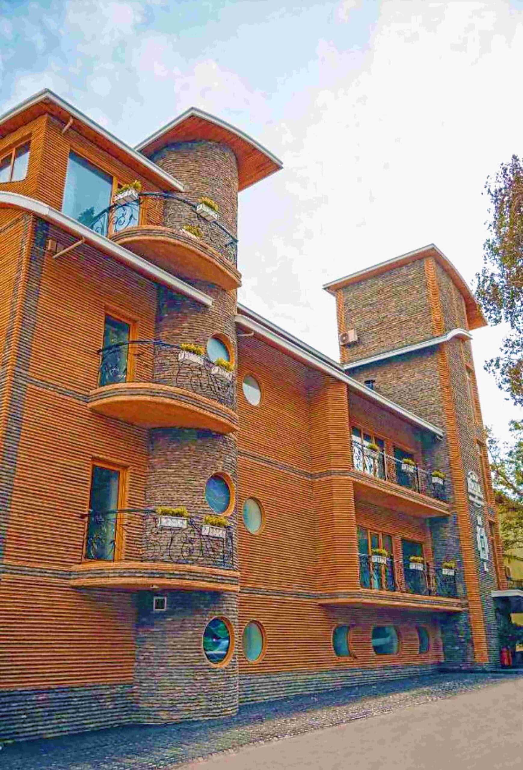 Bayil Breeze Hotel - Restaurant | Huntown